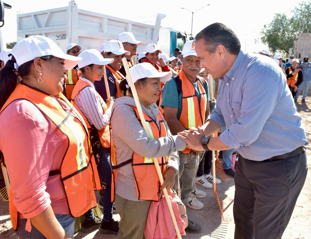 Brinda Toño Astiazarán empleo temporal a 100 hermosillenses para ...
